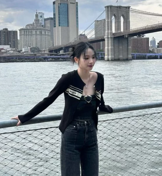 "이렇게 예뻐도 돼?" 카리나, 직각 어깨 돋보이는 AI 미모