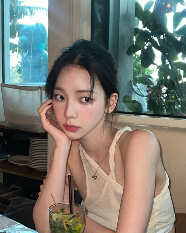 "어떻게 이렇게 예쁠 수 있지?" 카리나, 살아있는 인형 그 자체