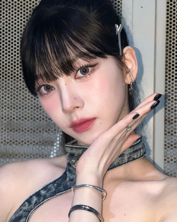 카리나, 화려한 메이크업으로 압도적인 분위기 뽐뽐