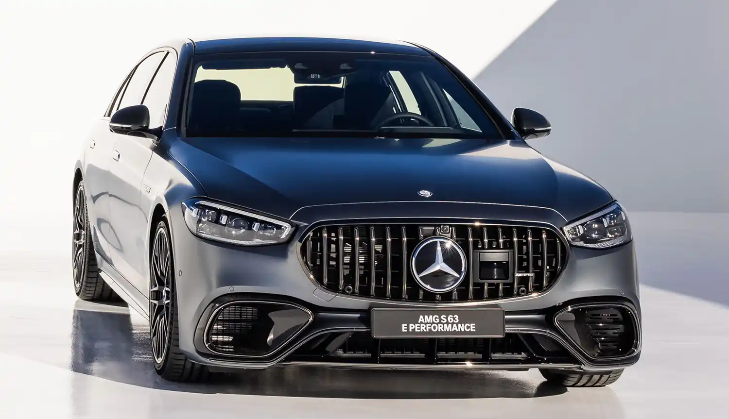 포르쉐보다 비싼 세단…AMG S63 E-퍼포먼스 출시가 '2억9900만원'