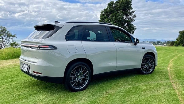 "연비 27.2km/L, 장난 아니네"…2380만원 '가성비'로 승부 보는 SUV